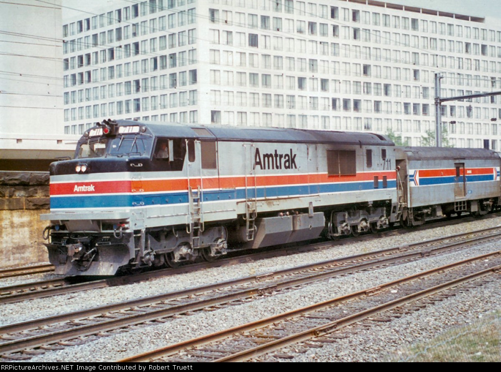AMTK 711 leading the soutbound Palmetto past L'enfant Plaza